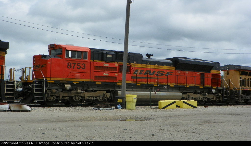 BNSF 8753